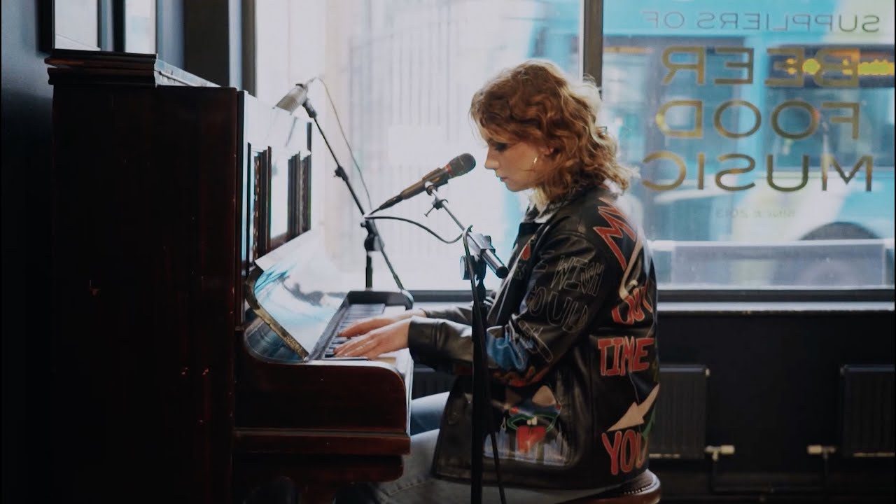 Ellur - Now I'm Alone (Live) - YouTube