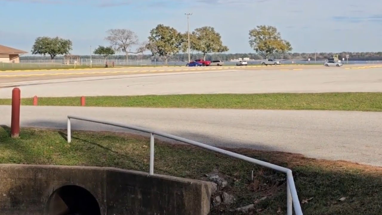 Houston Lake (Part 2) Alexander Deussen Park - YouTube