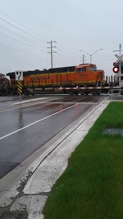 CP 8855 East [With An Insane Lash Up!!] Passing By Bronte Street In Milton Ontario 05/05/24 ...