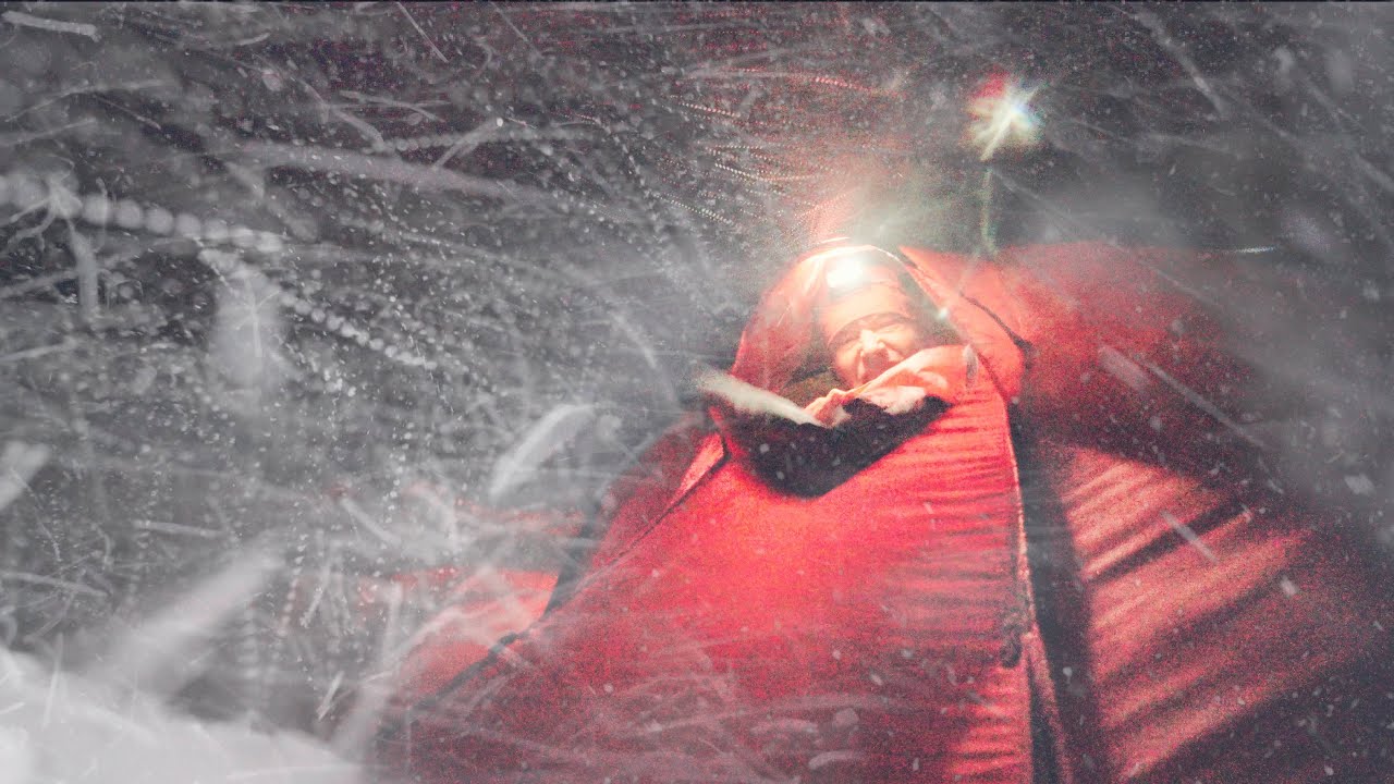 Winter Camping in a Snow Storm, Blizzard Survival - Extreme Solo COLD ...