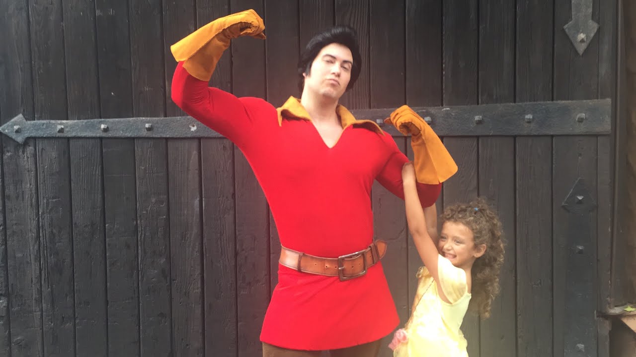Gaston shows off his muscles and charm in a very funny video LIVE from ...