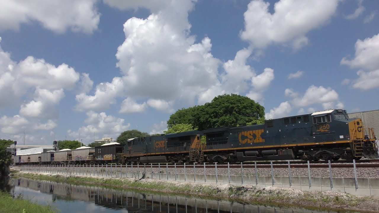 RARE DAYLIGHT appearance its CSX M452-11 also CSX M453-10 - 6/11/23 ...