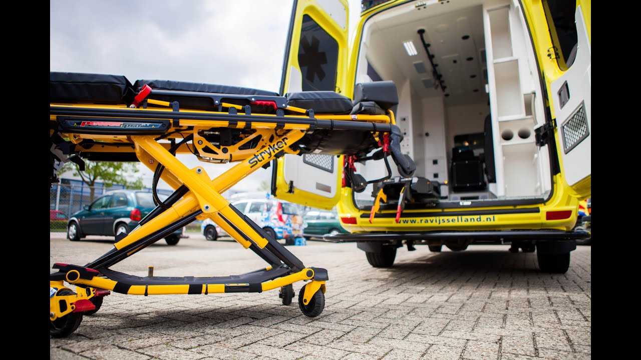 Werking Stryker Power Pro XT brancard van RAV IJsselland - YouTube