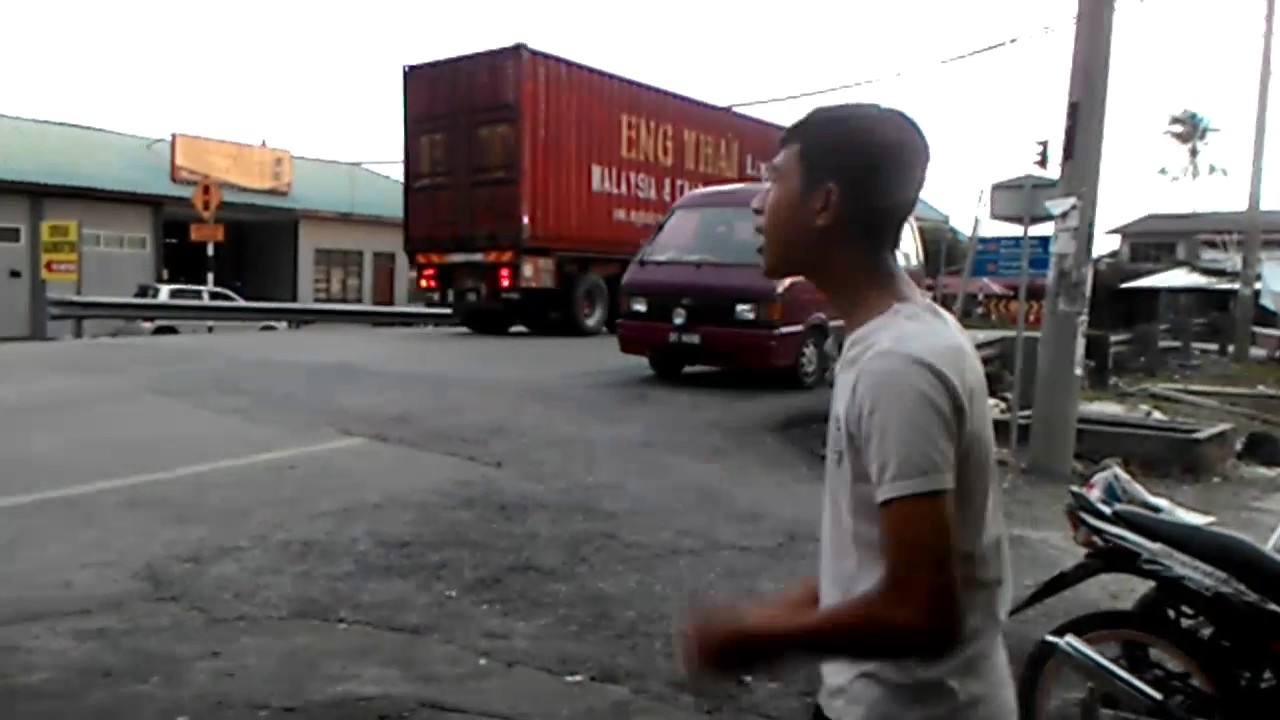 Kedai Pak Cik Misai Ayam Goreng - YouTube