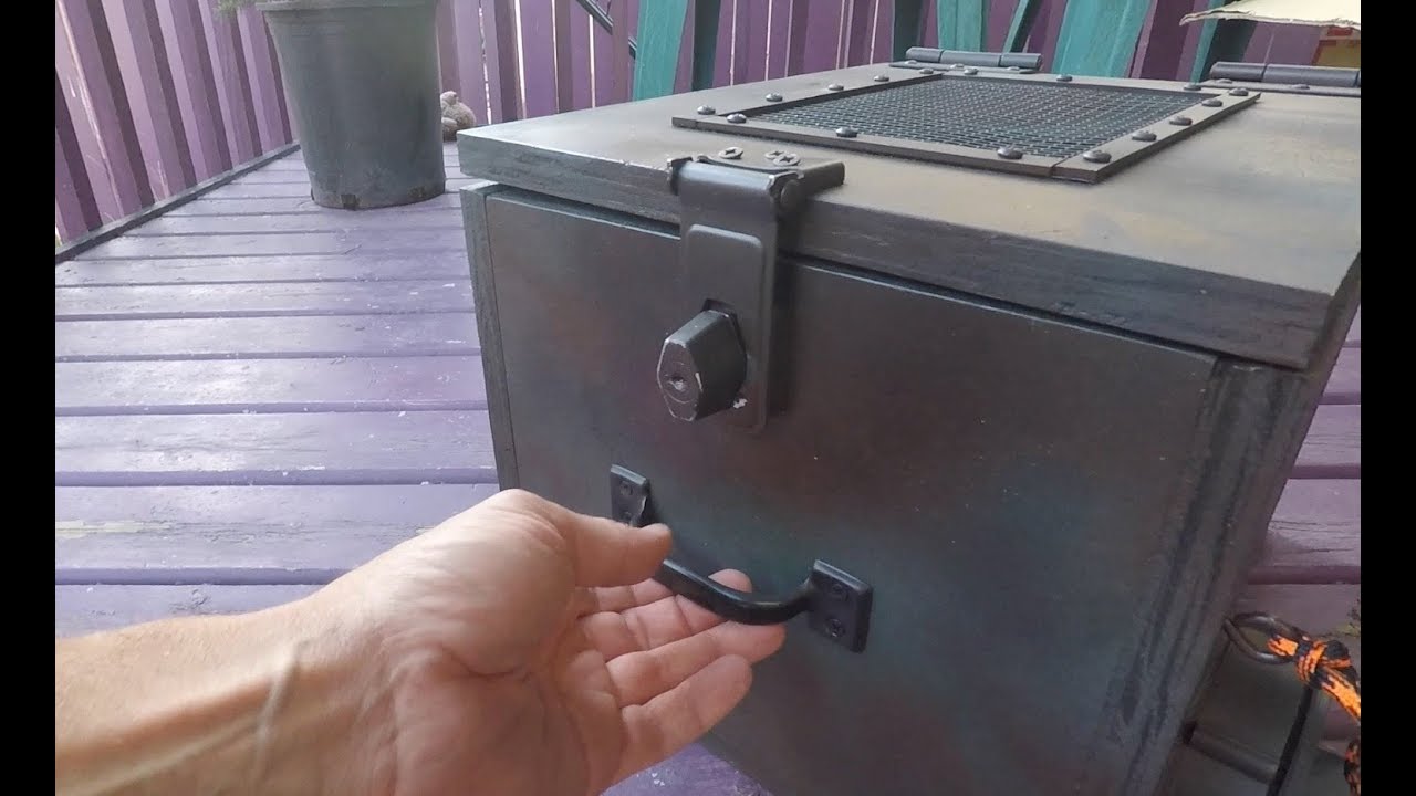 A New Snake Box - YouTube