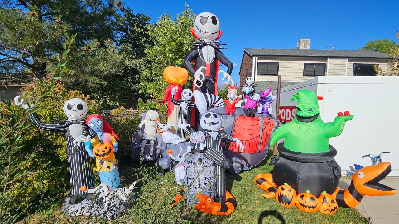 Setting up our Nightmare Before Christmas Display Live! + Unboxing 2 ...