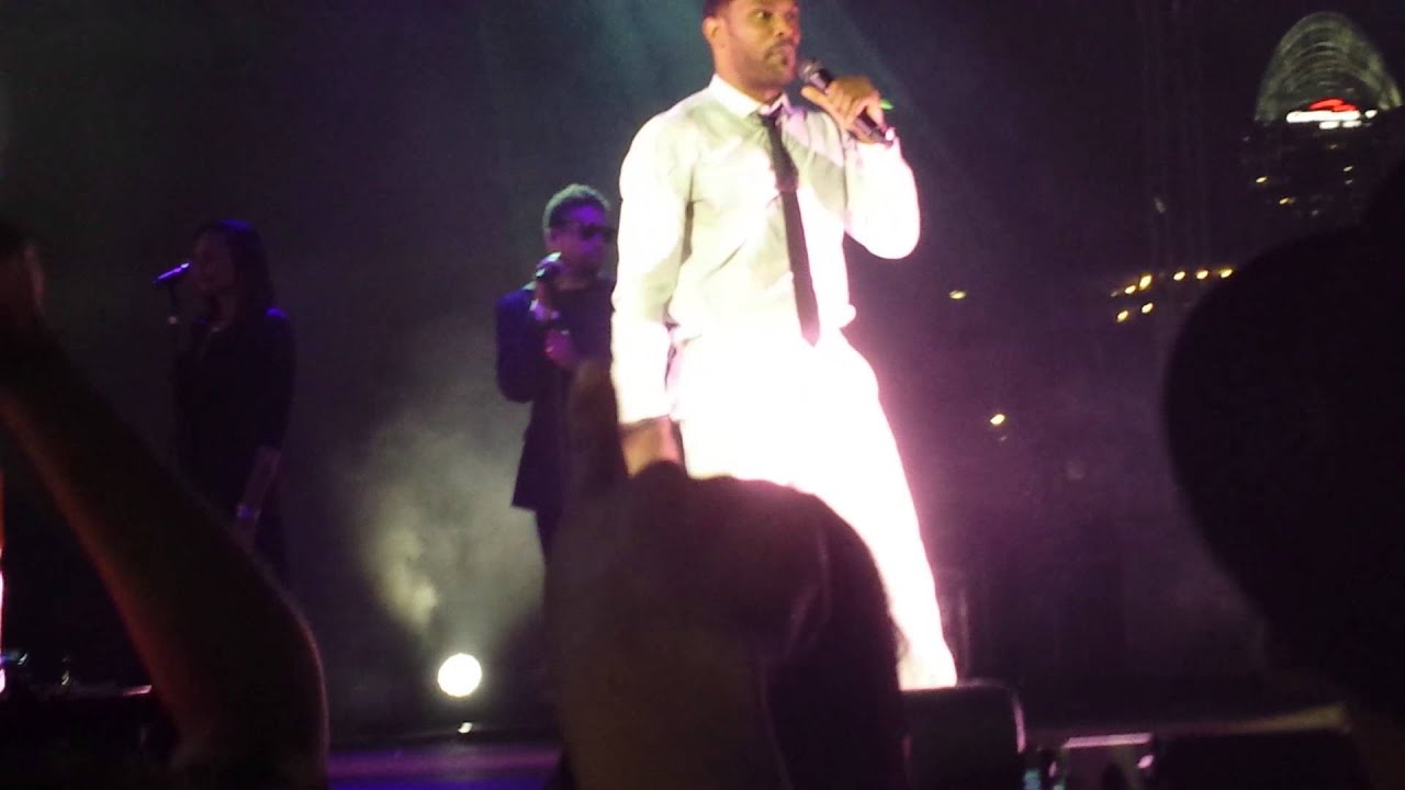 Maxwell Live in Cincinnati "Pretty Wings" - YouTube