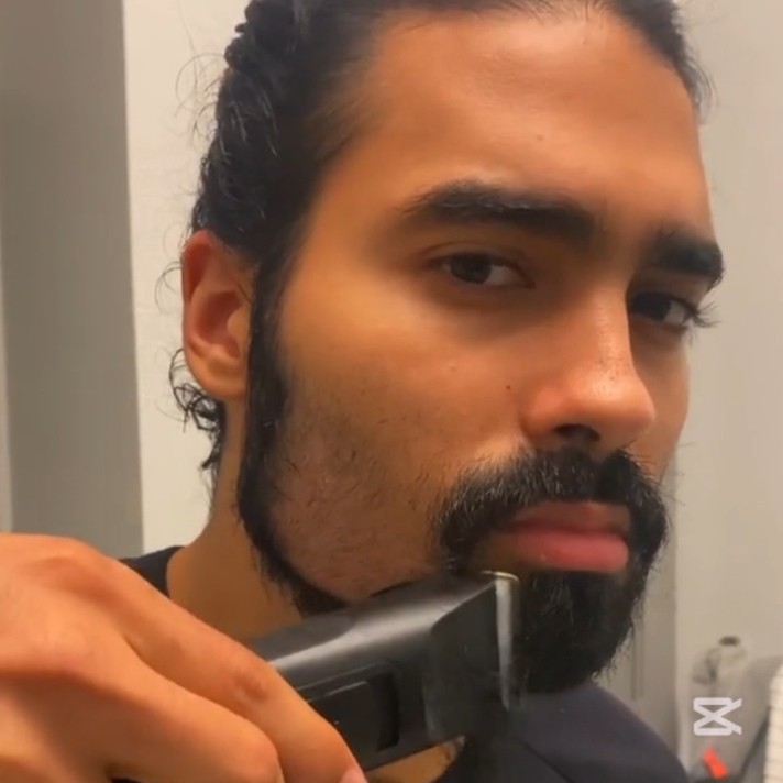 shaving beards to see my girlfriend's reaction #3 - YouTube