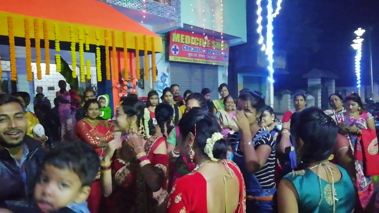 Biye bari Dance - YouTube