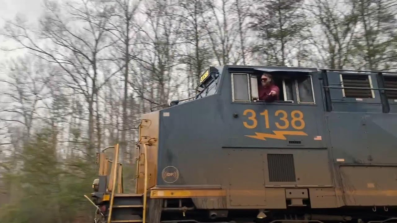 Some great CSX action along with a little taste of Norfolk Southern ...