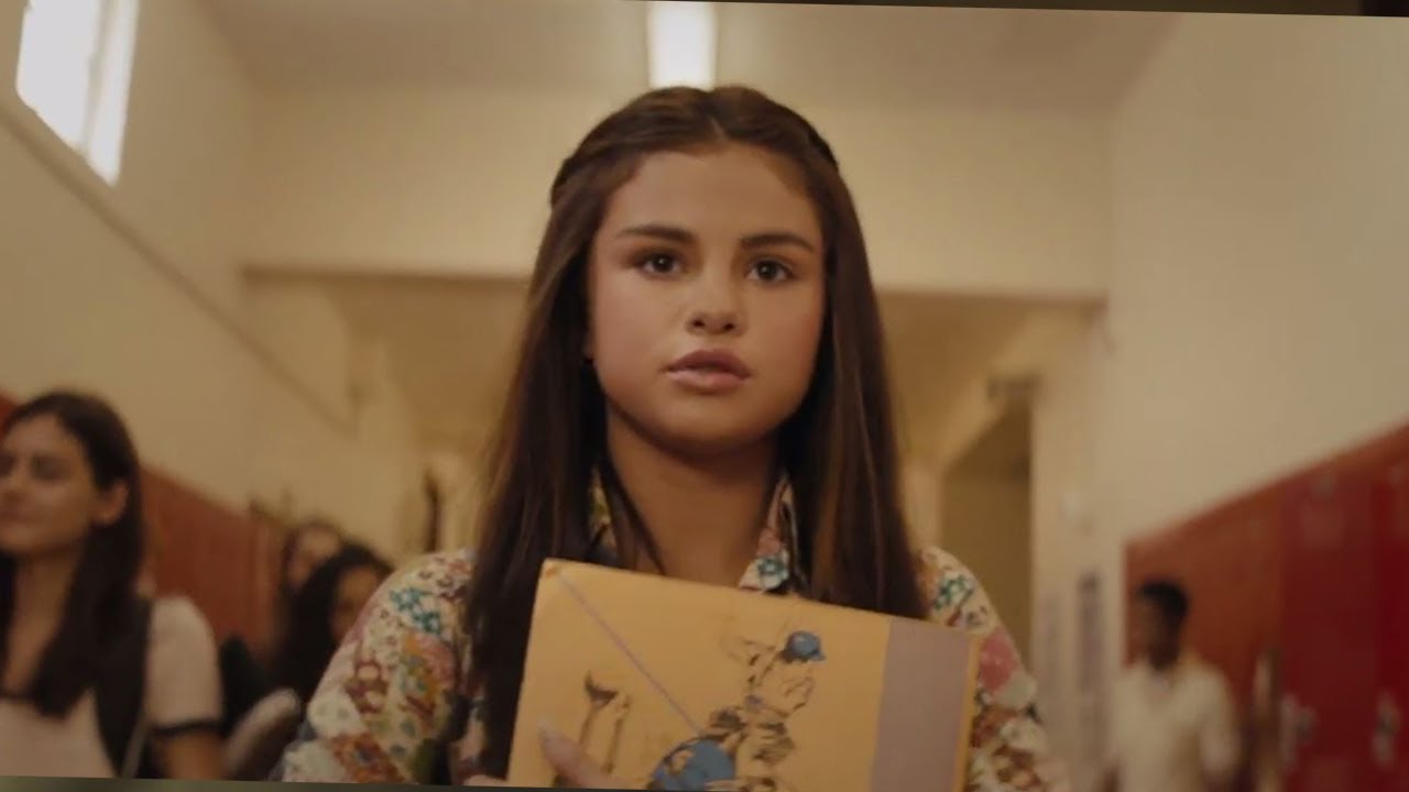 Selena Gomez Gets Caught Up In A Love Triangle In '70s Inspired "Bad ...