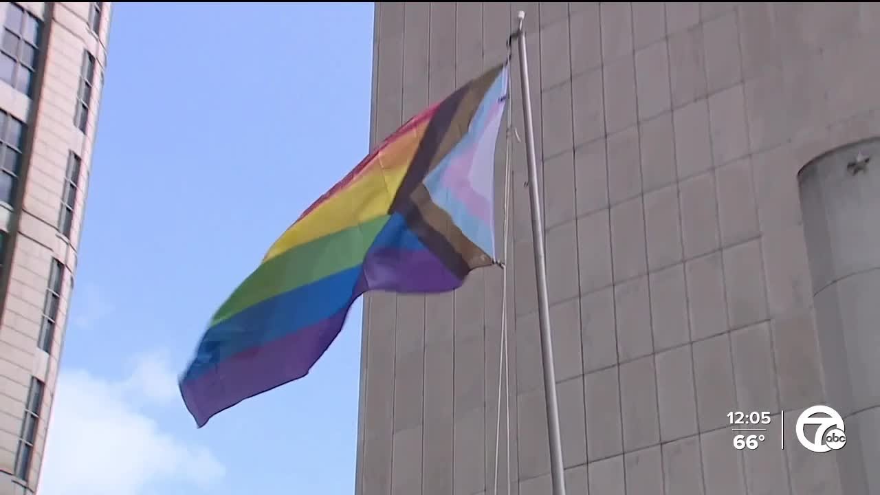 Mayor Duggan raises Pride Flag in Detroit - YouTube