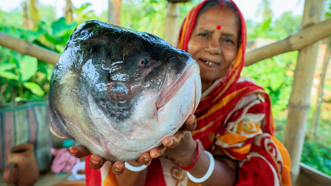 Giant Fish Head Recipe | আলু টমেটো দিয়ে দেশি কাতলার মাথা রান্না ...