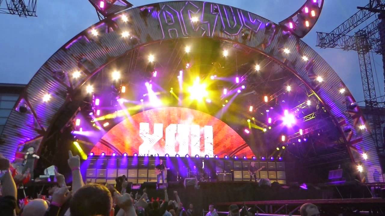 AC/DC - Hannover (Messe) 21.06.2015 - You Shook Me All Night Long - YouTube