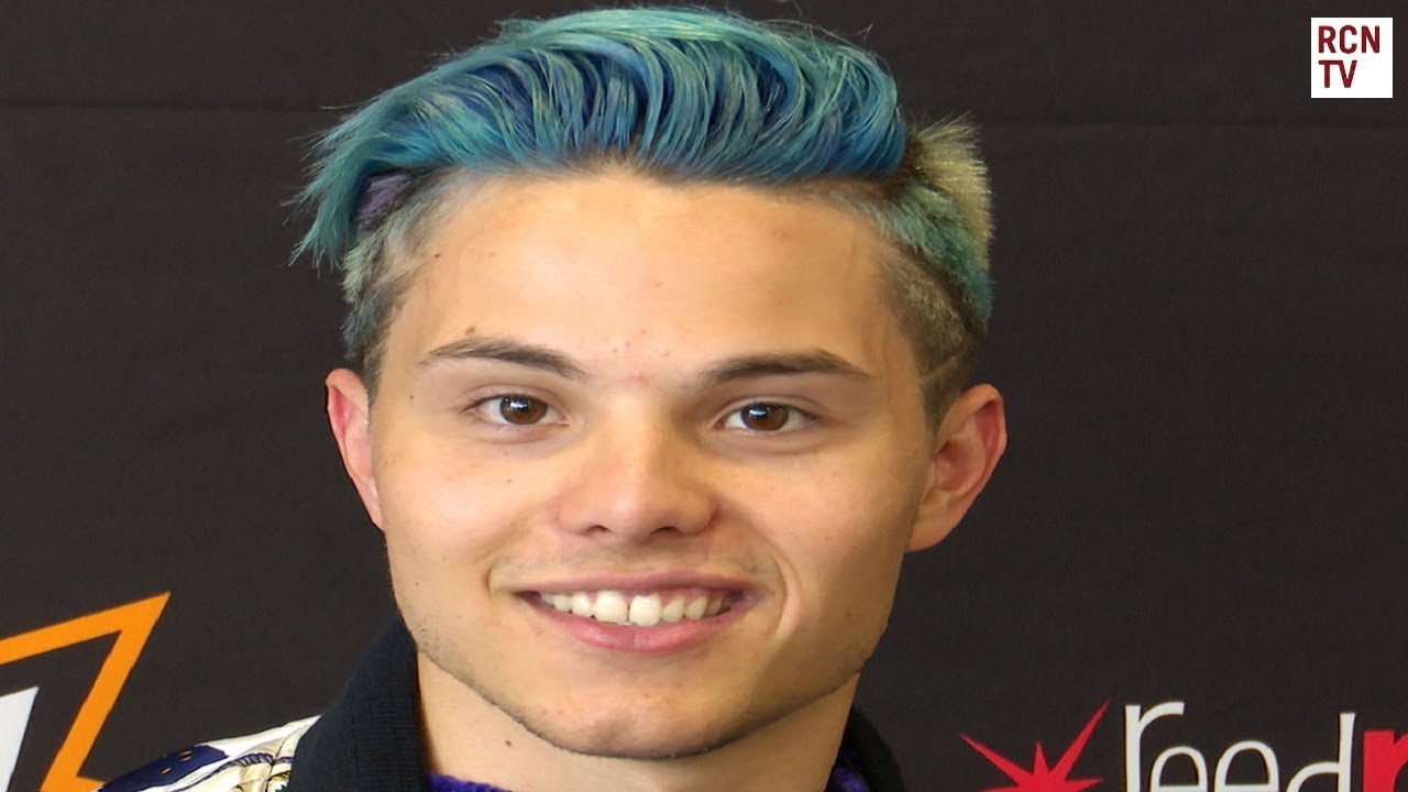 Steven Universe Zach Callison Interview MCM London Comic Con - YouTube