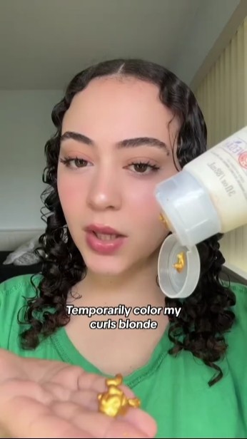 Temporarily color my curls blonde - YouTube