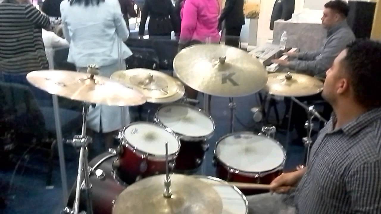 Andy Prado Jr on Drums Smashin' ..The Musicians of L.A. - YouTube