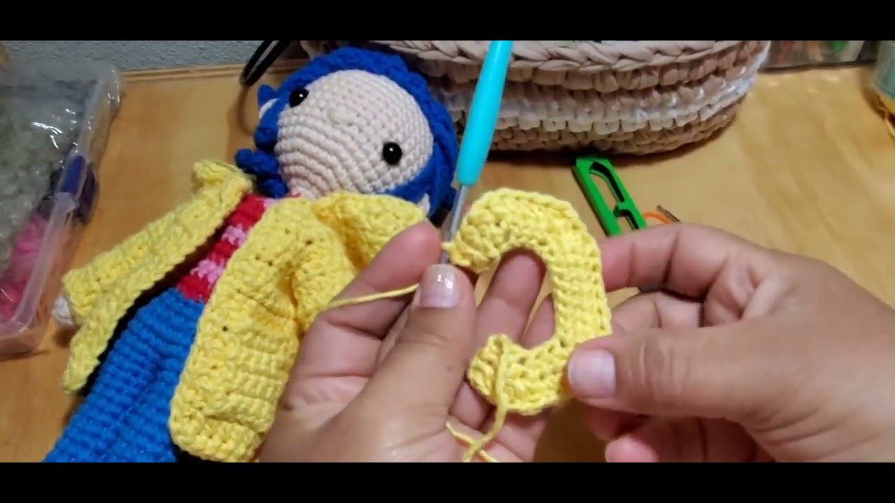 caroline amigurimi♡》impermeable y detalles🥰 3/3#amigurumi #comofazer # ...