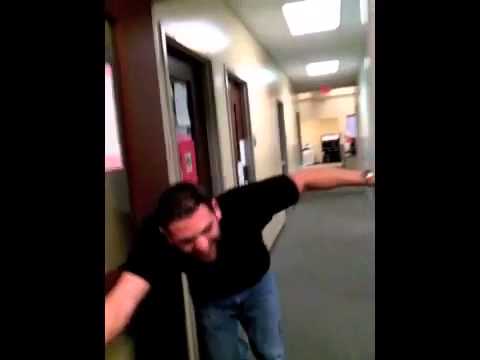 Grown man screams like girl - YouTube