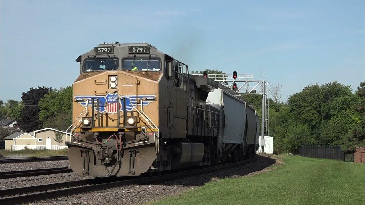 UP #5797 with grain cars inbound @ West Chicago 9/21/2022 - YouTube