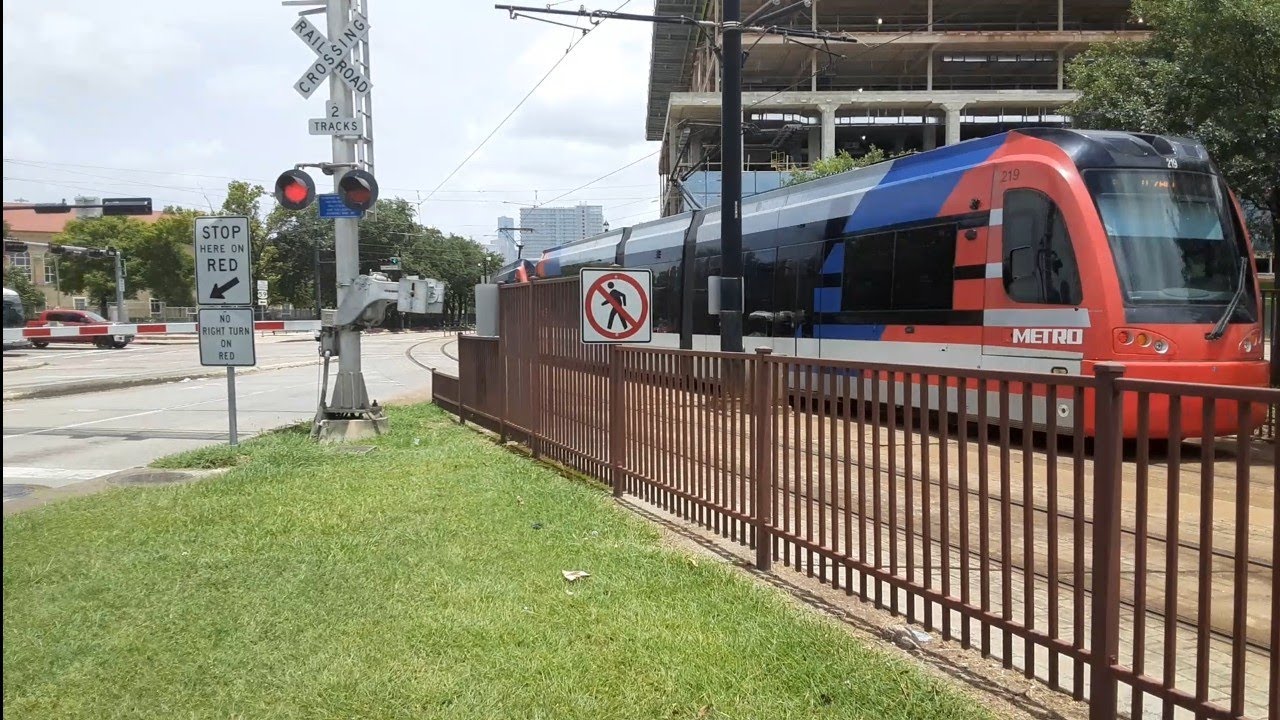 Metro light rail red line leaving wheeler - YouTube