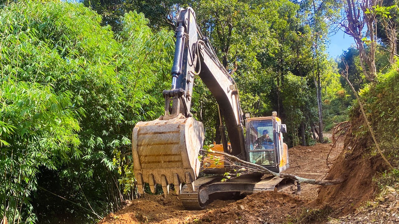 Death-Defying Digs! Giant Excavator Claws Out a Road on Sheer Drop ...