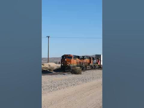 BNSF 8157 WITH CN Q TRAIN 11-22-2022 - YouTube