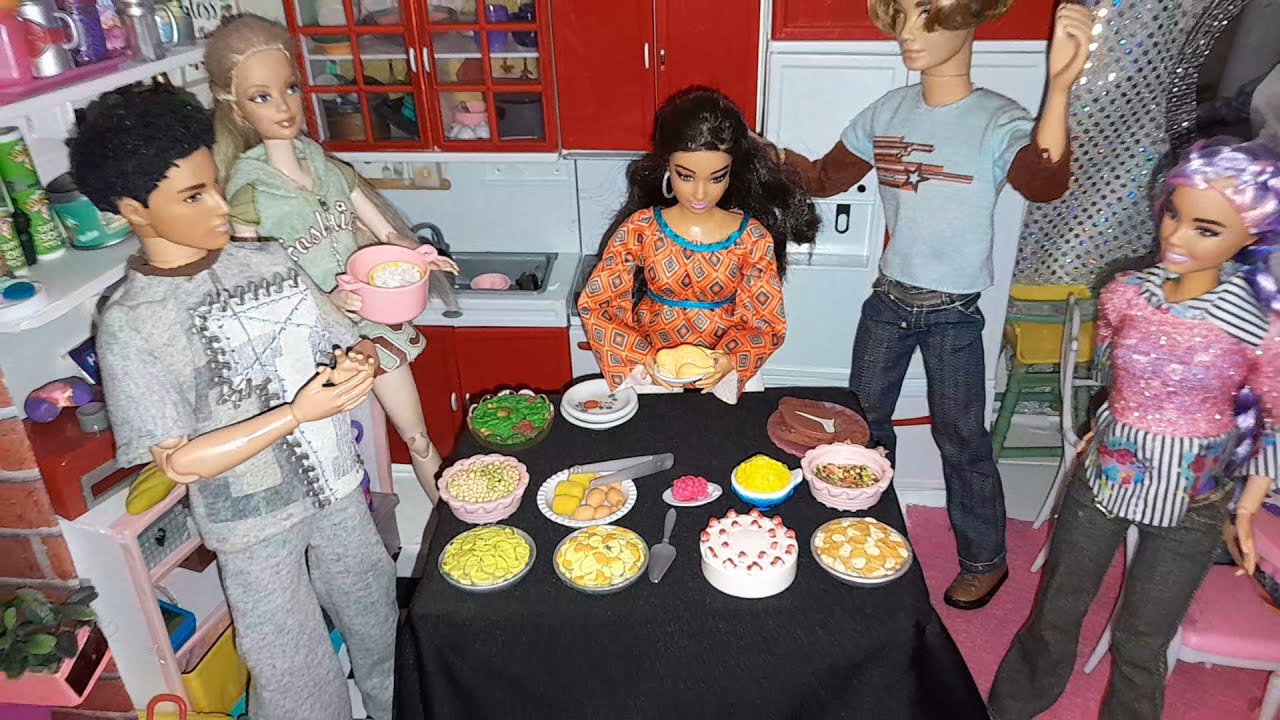 Barbie's Holiday Dinner With The Family - YouTube