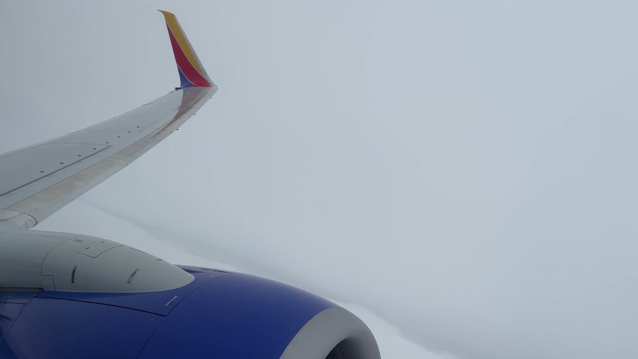 Low Ceiling Takeoff from Oklahoma City | Southwest Airlines | Boeing ...