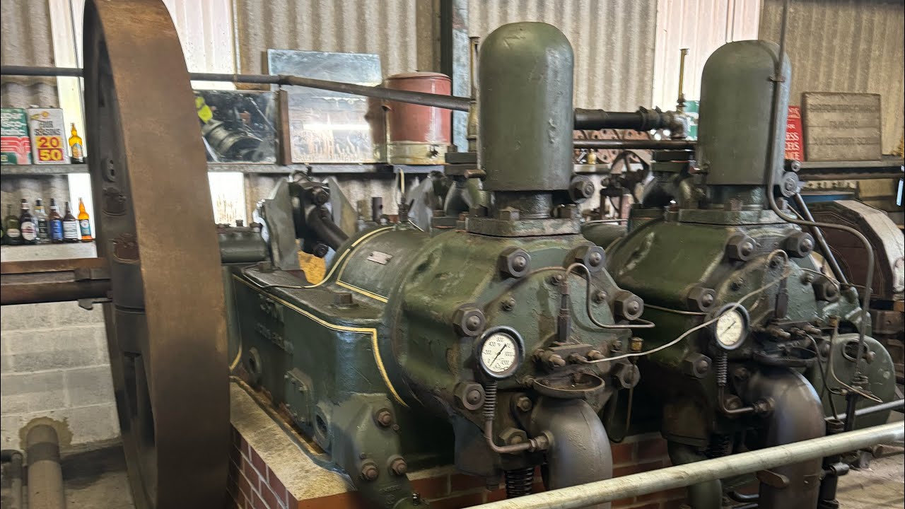 Paul’s stationary engine collection open day - YouTube