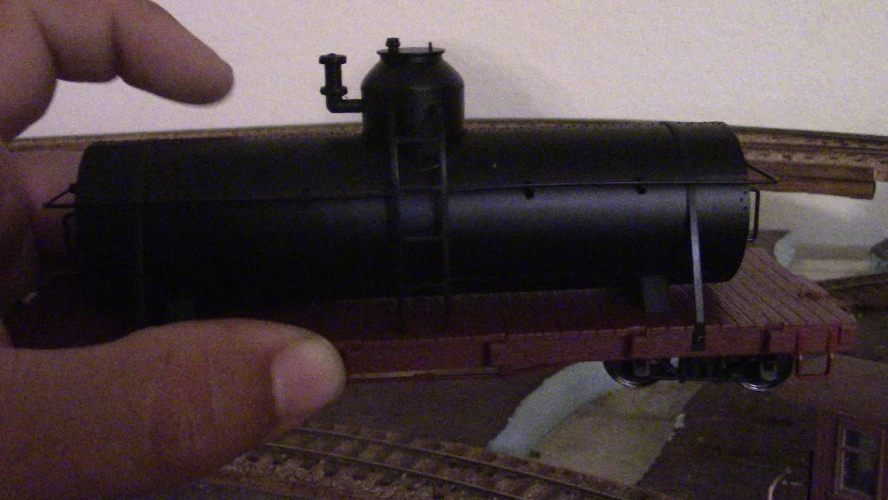Bachmann Spectrum On30 tank car - YouTube