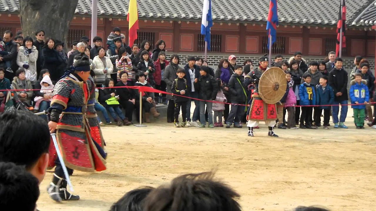 Hwaseong event 2012: "sword fighting scene" - YouTube