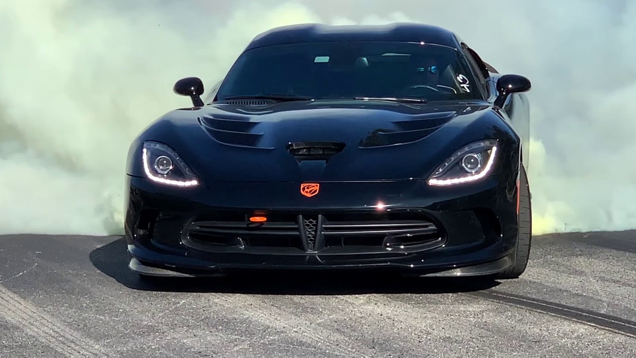 Dodge Viper Burnout at Tint World - YouTube