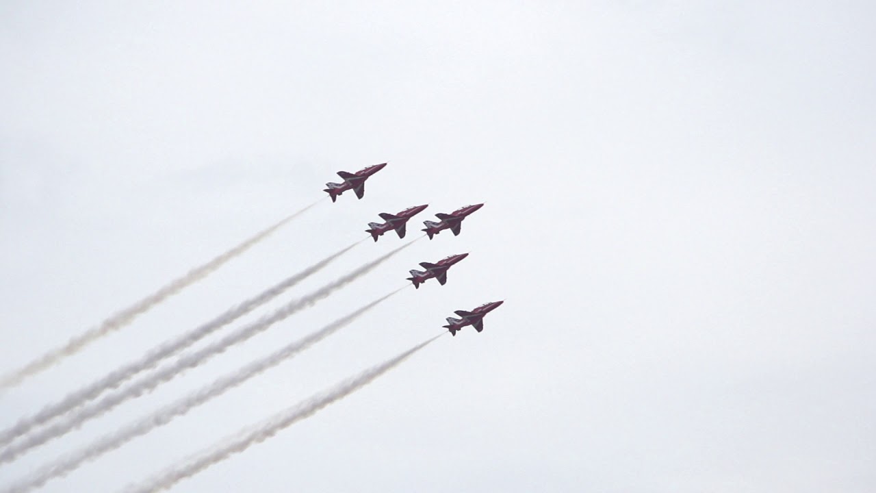 Red Arrows formation 1 - YouTube