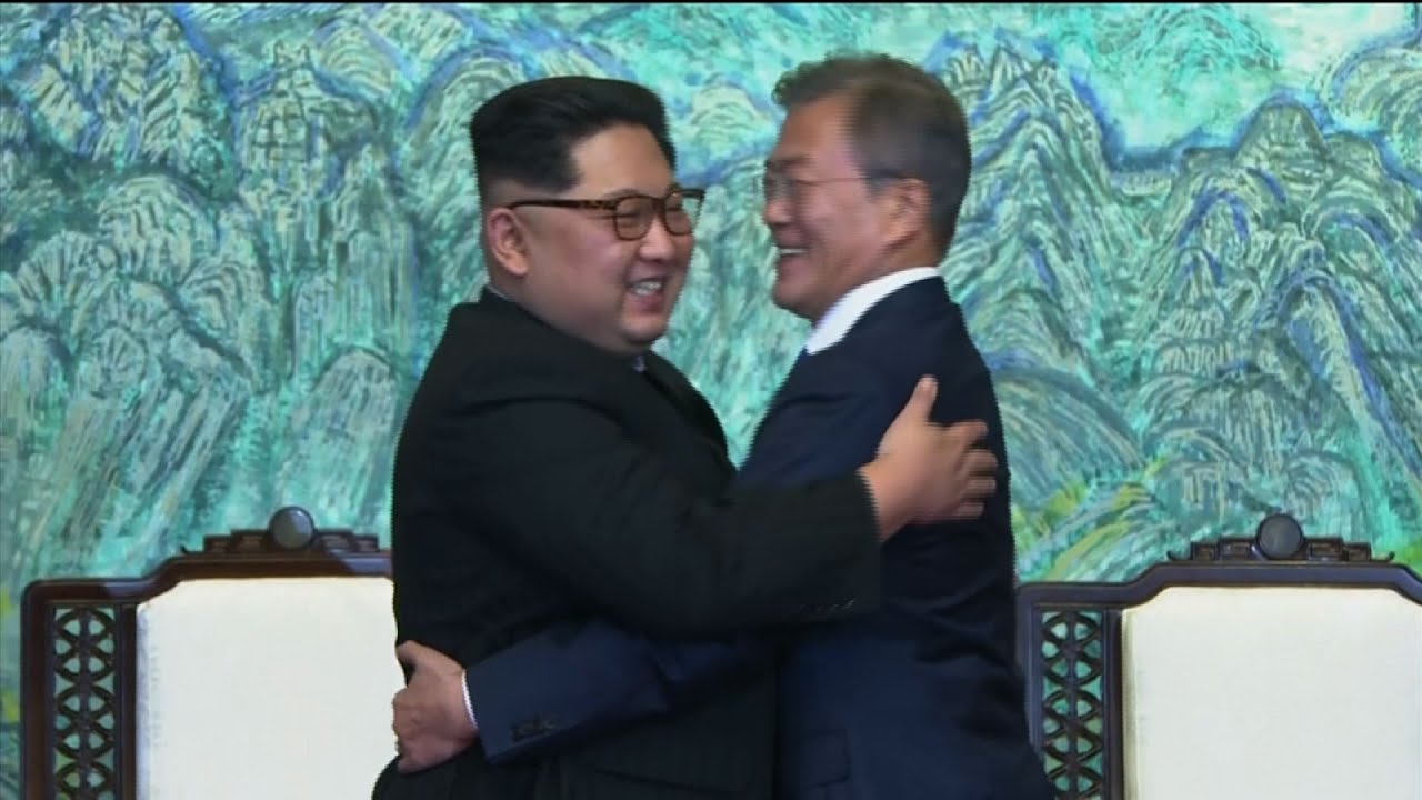 Raw: Kim and Moon Embrace After Talks - YouTube