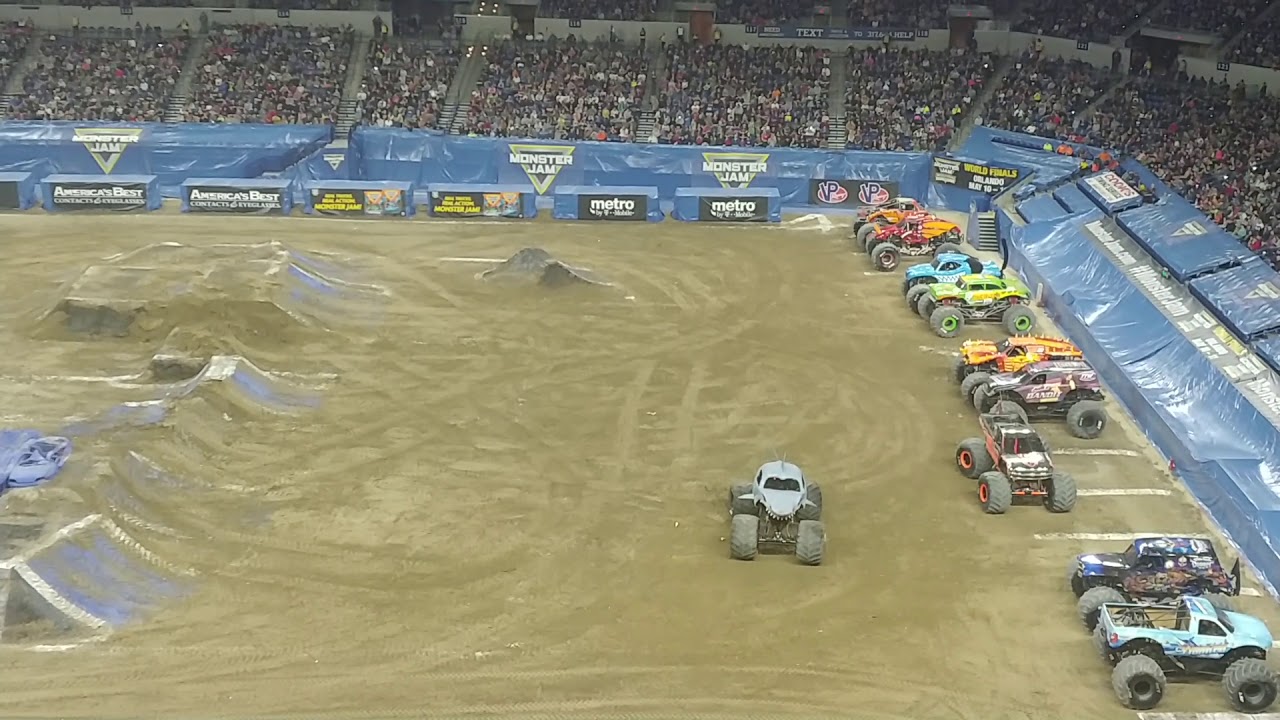 MONSTER JAM FREESTYLE 2019 MEGALODON Justin Sipes Indianapolis - YouTube