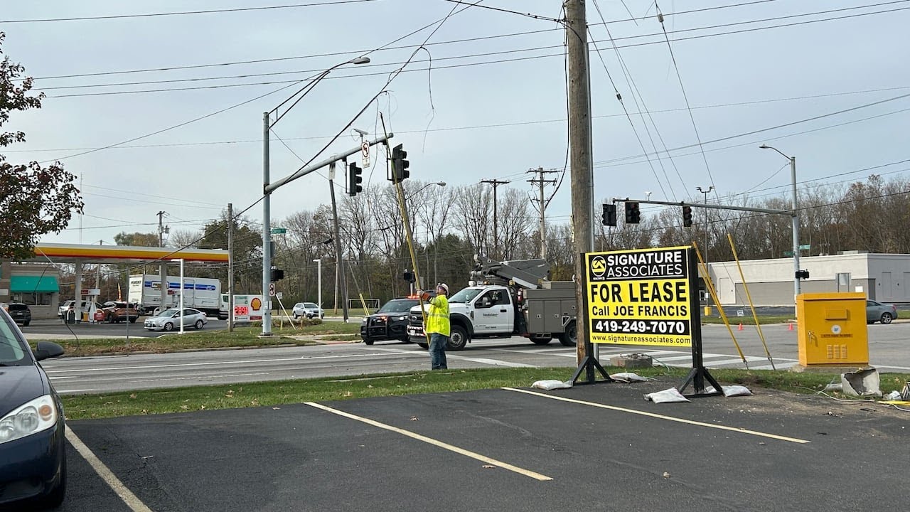 Wires fall, catch fire after crash into pole at McCord and Angola - YouTube