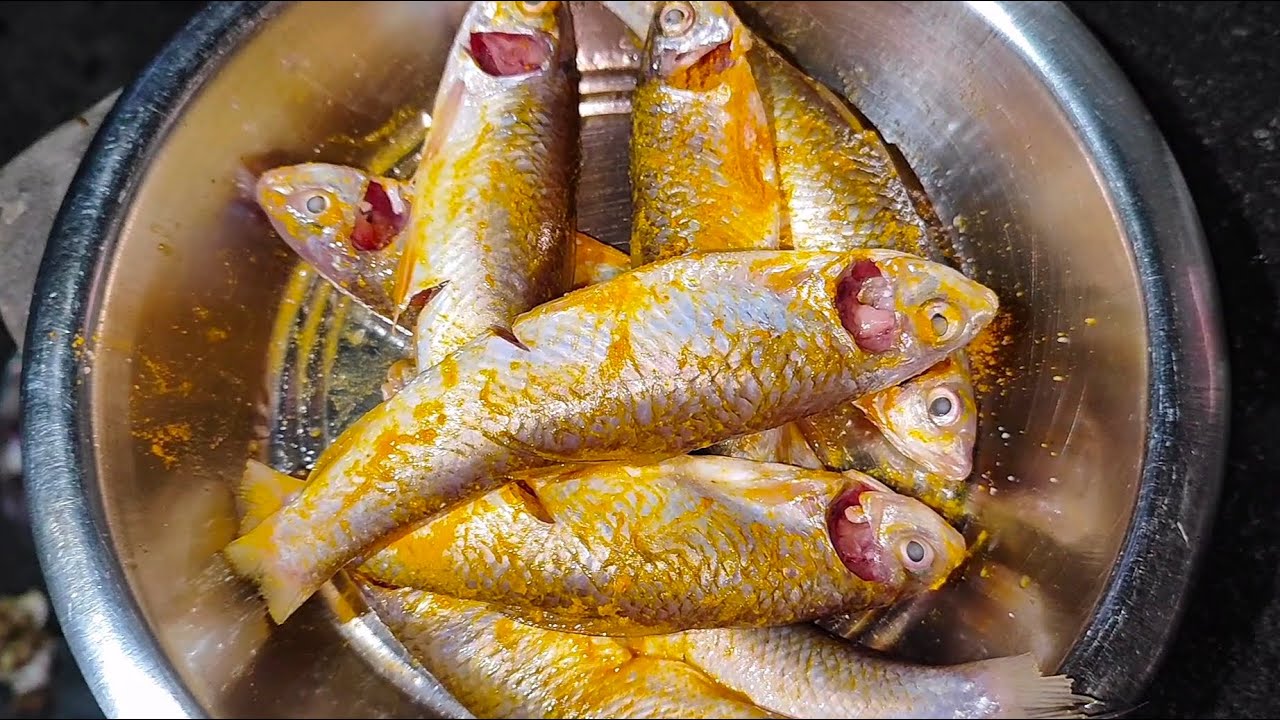 Small Fish Curry Recipe | Sarso Posto Fish Curry | Easy Fish Curry ...