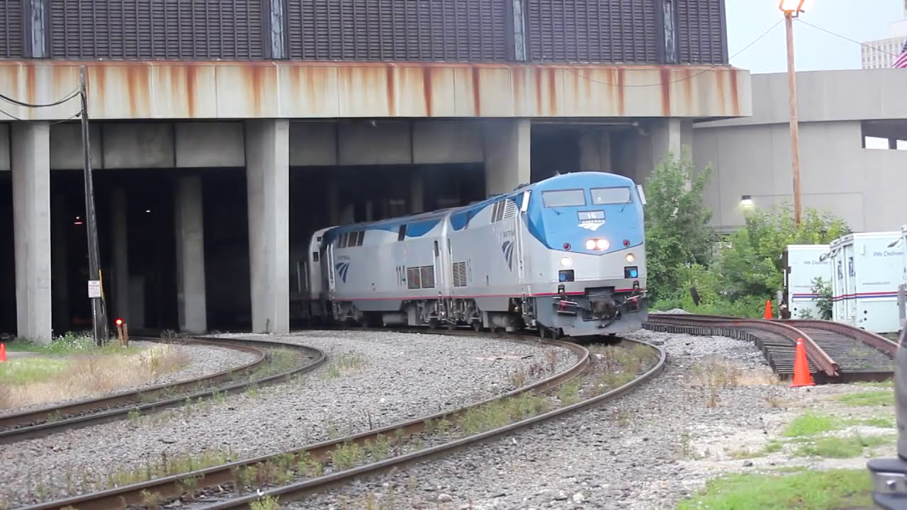 Amtrak Hiawatha & Empire Builder at Milwaukee Intermodal Station - YouTube