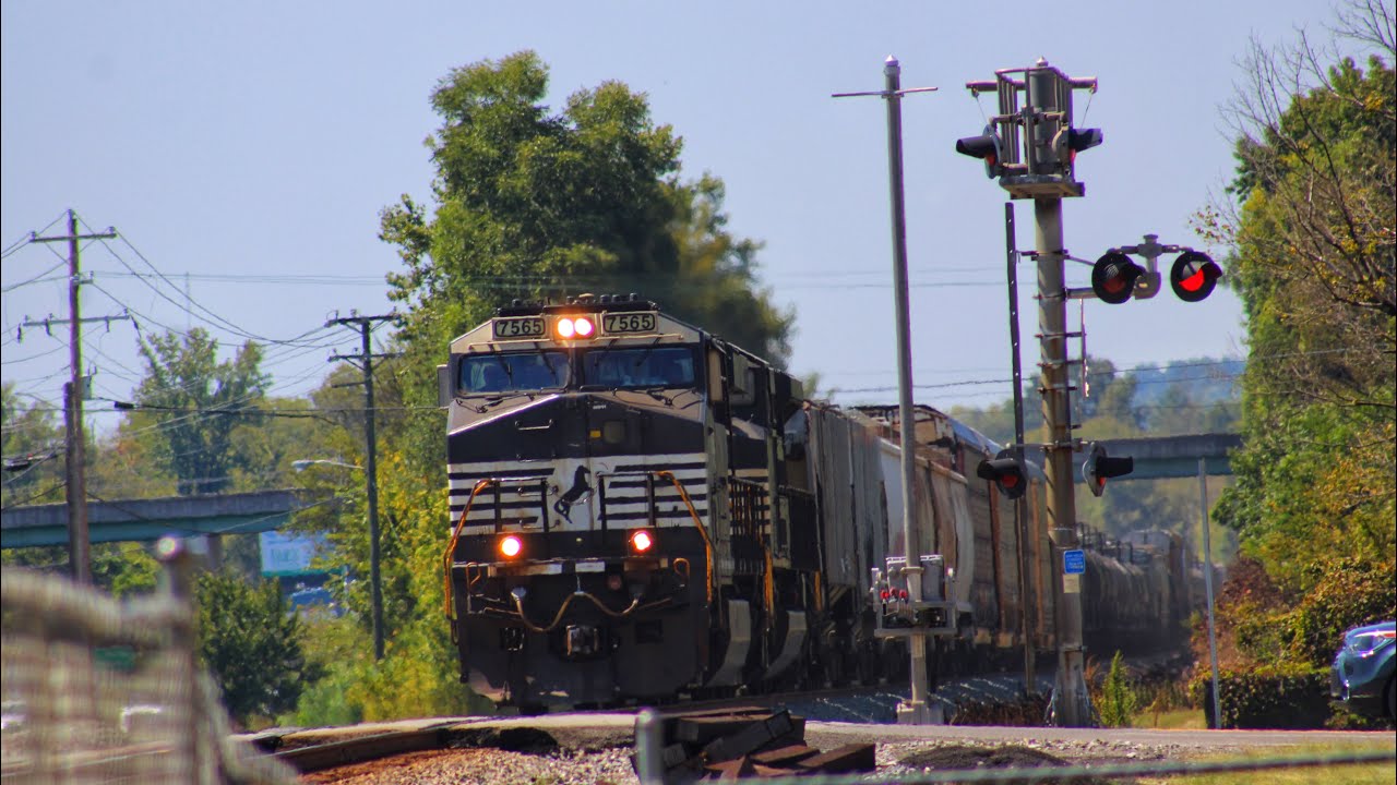 A Northbound Norfolk Southern 168 passes by the Spring City Tennessee ...