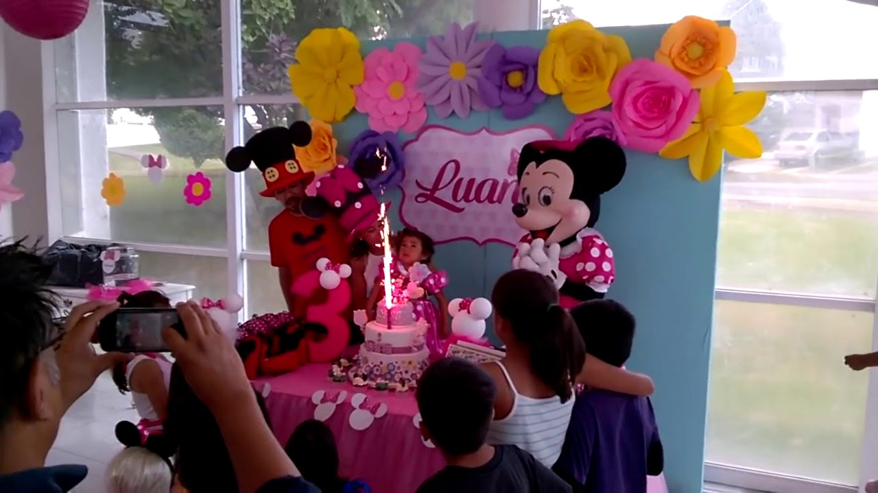 Botarga Mimi Mouse en fiesta de Luan - YouTube