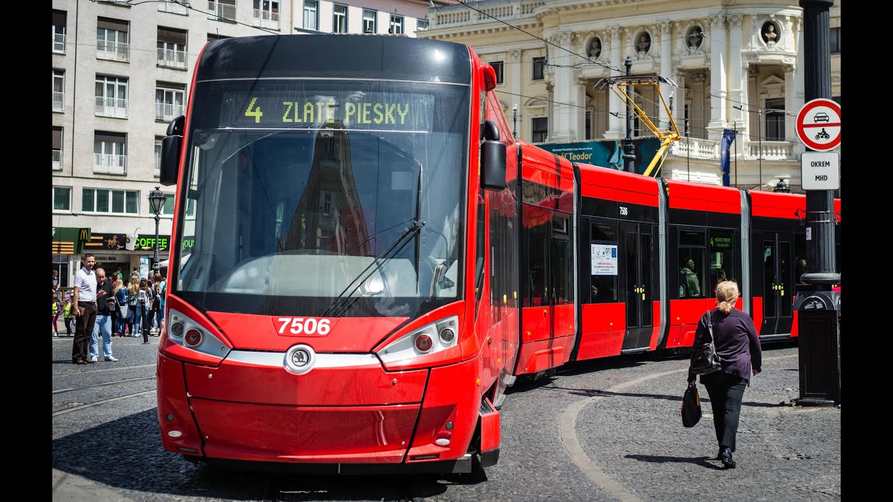 Recenzia s dizajnérom: Nová električka v Bratislave sa smeje ako blázon ...