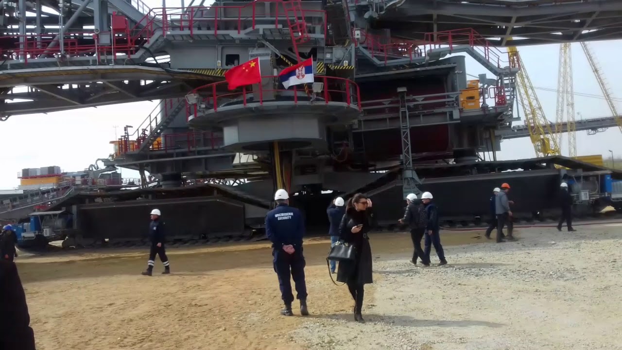 Rotorni bager kreće ka radnoj poziciji - YouTube