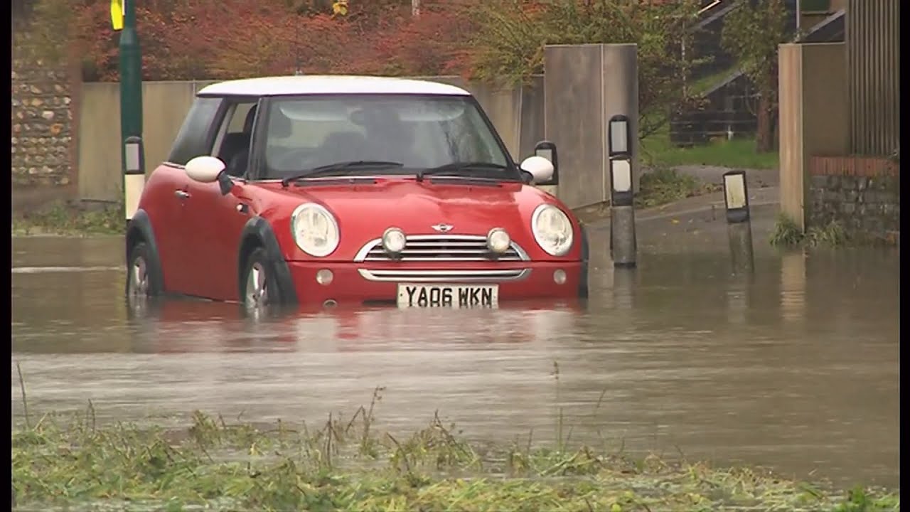 Weather Events - Storm Ciarán aftermath - flood waters rising (6b) (UK ...