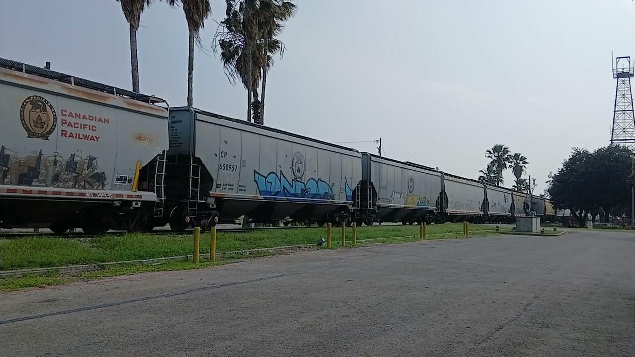 KCS 4812 leading CP 8059 trailing eastbound empty grain train - YouTube