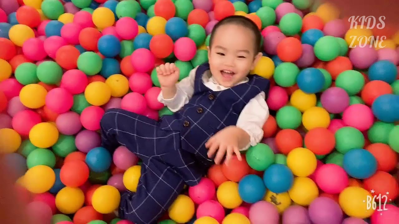 Baby Play Balls For The First Time - Baby Love Balls - YouTube