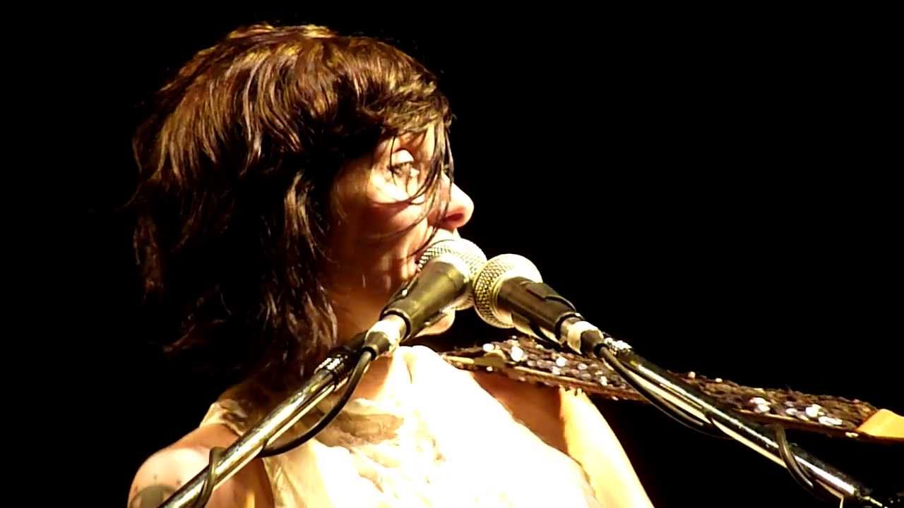 Erica García - Es difícil amor - YouTube