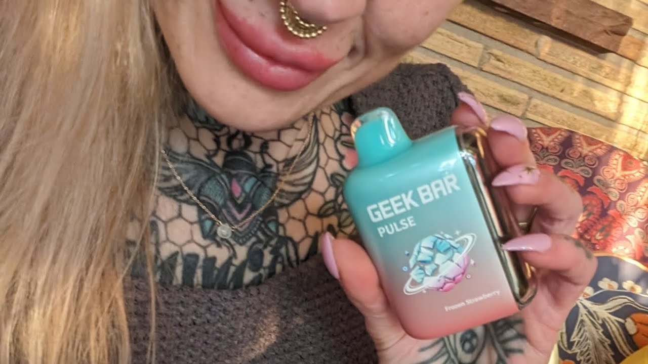 frozen geek bar pulse* frozen strawberry and frozen apple peach - YouTube