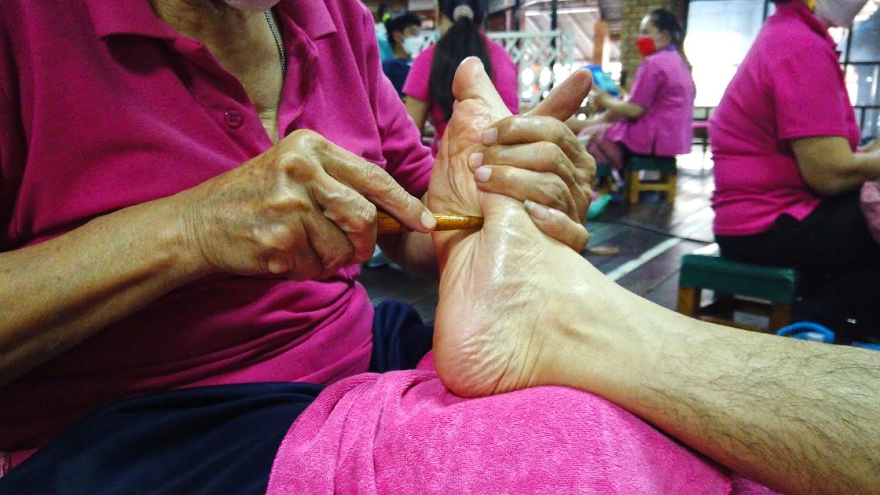 ASMR | Super Strong THAI FOOT MASSAGE with Acupressure Stick by Senior ...