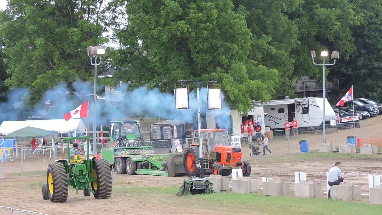 Zetor 16011 Tractor Pulling 10,500lb Embro - YouTube